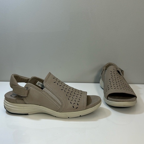 Aravon | Shoes | Aravon Beaumont Dove Perforated Sandals 85 | Poshmark